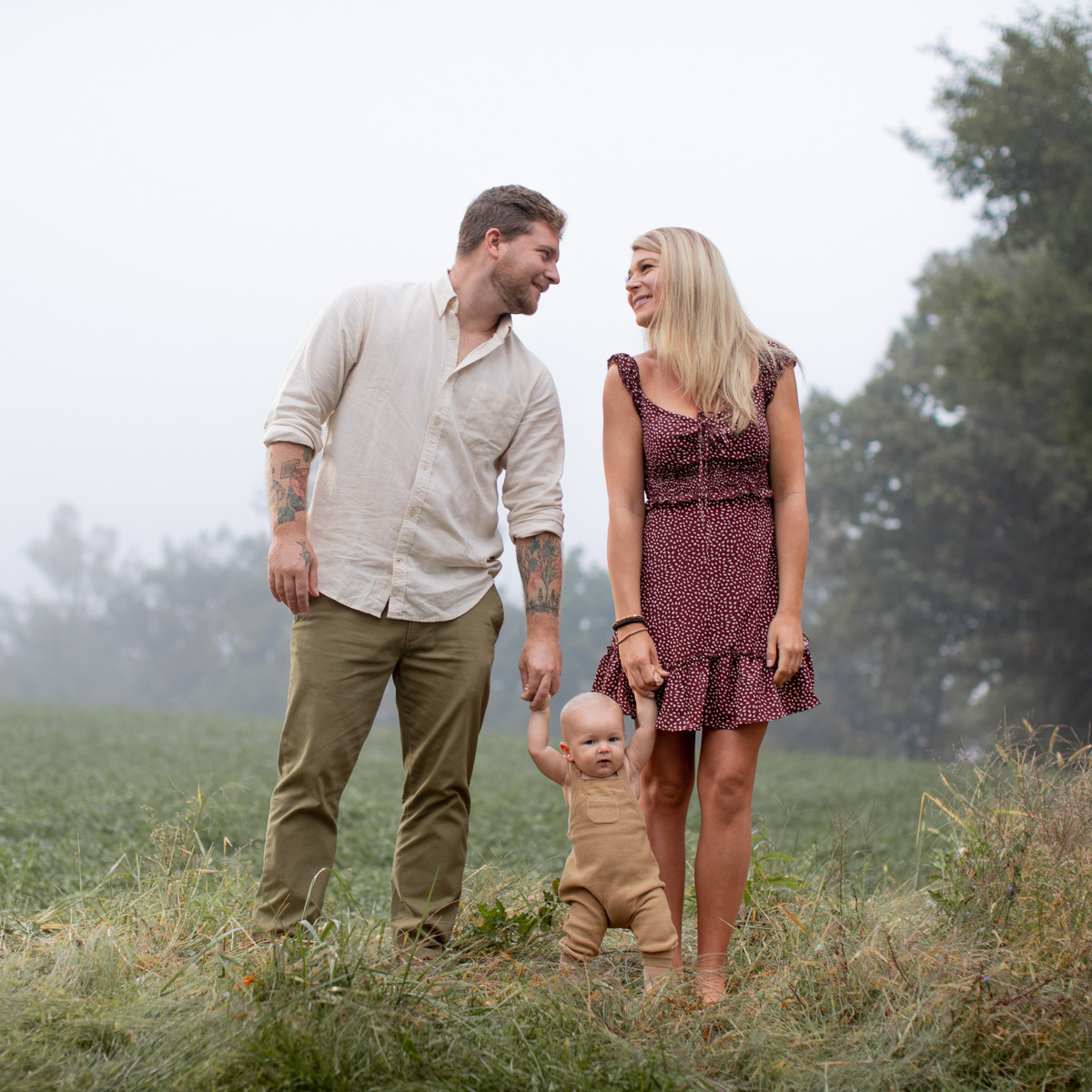 Meet the Blake Family, a Foggy Sunrise Portrait Session - Kelly Heck ...